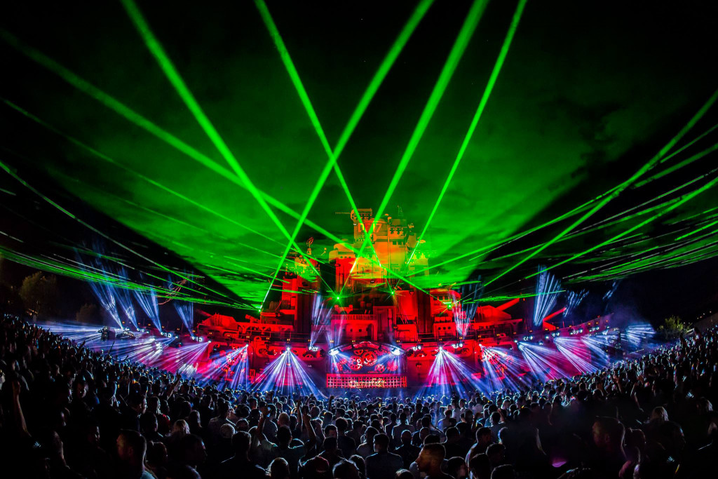 Light Sky Provides Entertainment Lighting for Various Activities ...